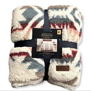 Pendleton | Bedding | Pendleton White Sands Sherpa Fleece Blanket ...